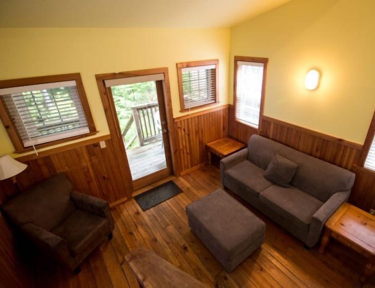 1 Bed A - Cozy 2 Story Cottage Walking Distance To Two Beaches - 溫哥華島