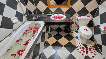 Quarto Duplo Deluxe, Vista para a cidade | Casa de banho