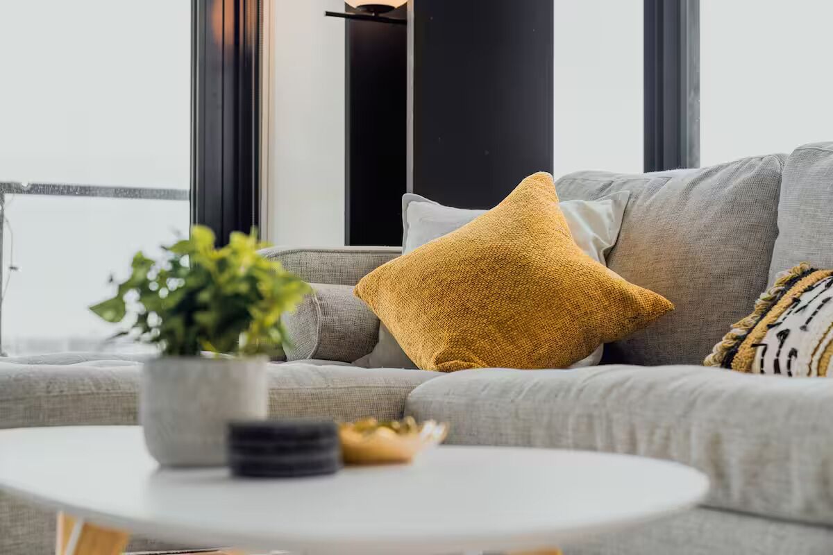 Beautiful High-rise Condo | 2 Bed | 2 Bath | - Winnipeg