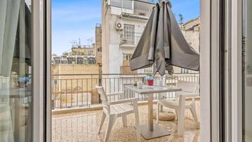 Quarto Duplo Deluxe, Vista para a cidade | Refeições ao ar livre