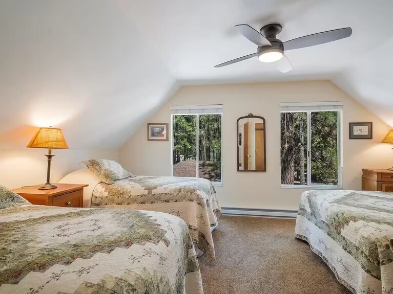 Family-friendly Graeagle Cabin Deck Backs To Forest Walk To Mill Pond - Graeagle, CA