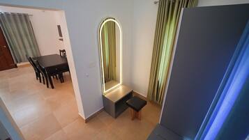 Estúdio família, vista para o jardim | Roupas de cama premium, individualmente mobiliados, escrivaninha