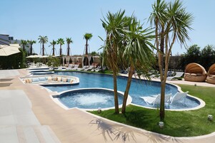 Piscina exterior, toldos (sobretaxa) 
