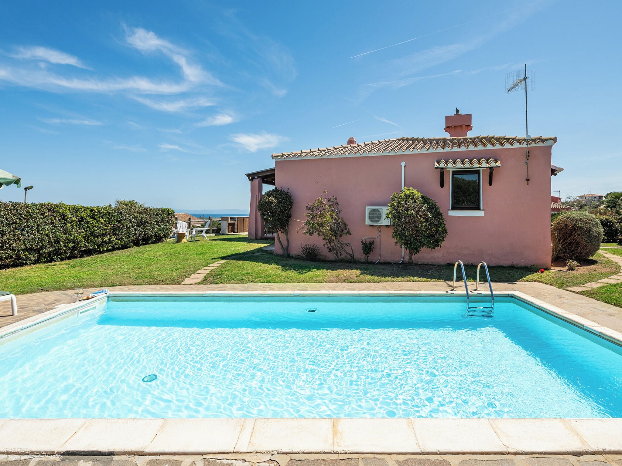 Vila, 2 quartos, piscina particular, vista para o jardim | Piscina | Piscina externa