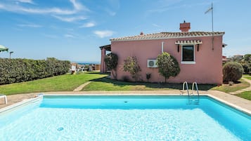 Vila, 2 quartos, piscina particular, vista para o jardim | Piscina | Piscina externa