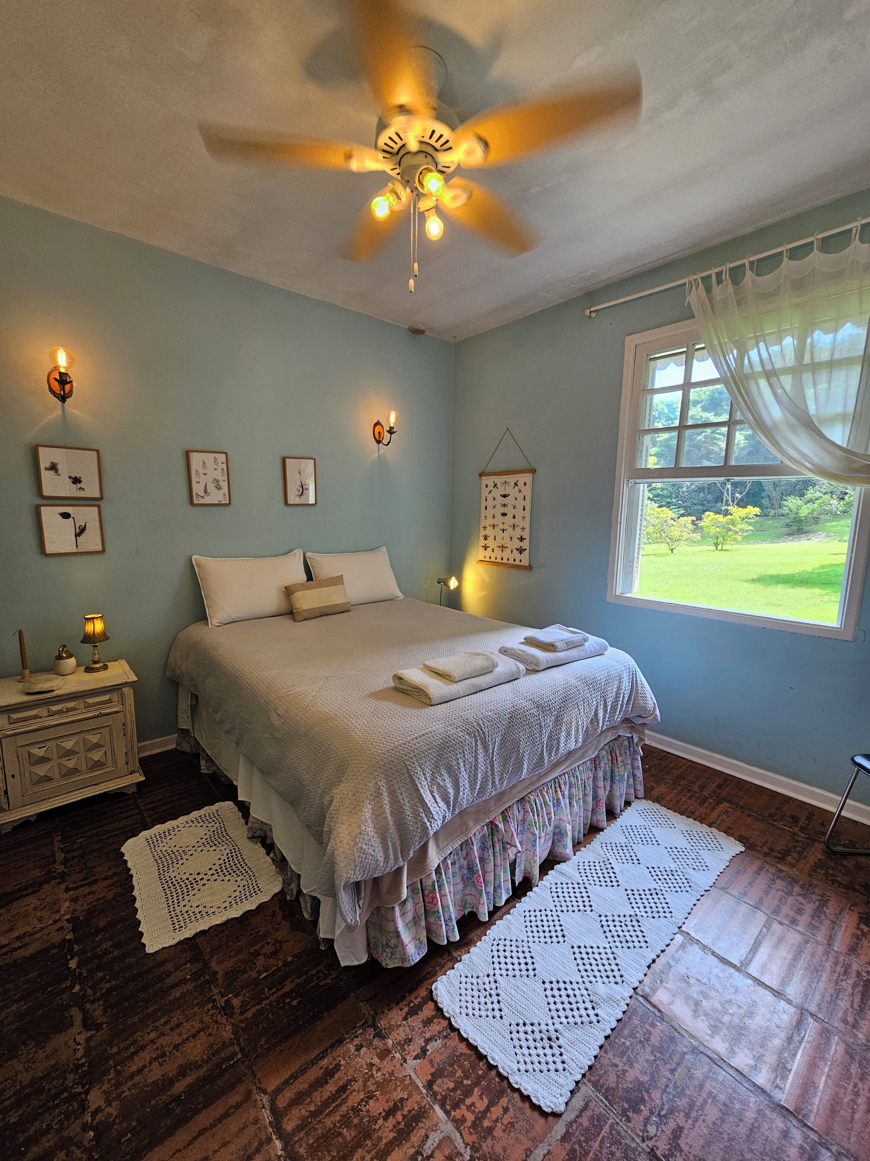 Individualmente decorados, Wi-Fi de cortesia, roupa de cama