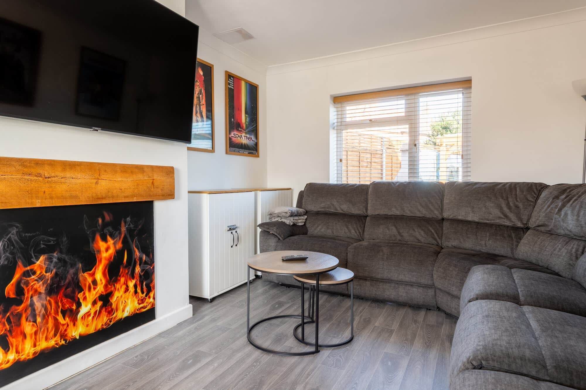 Modern Home With Hot Tub, Garden & Private Parking - Bridgwater