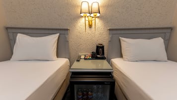 Quarto Económico | Roupa de alta qualidade, minibar com produtos grátis