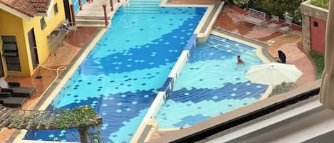 Apartamento em Condomínio Fechado, 1 quarto, piscina privativa, vista para a piscina | Piscina | Piscina exterior