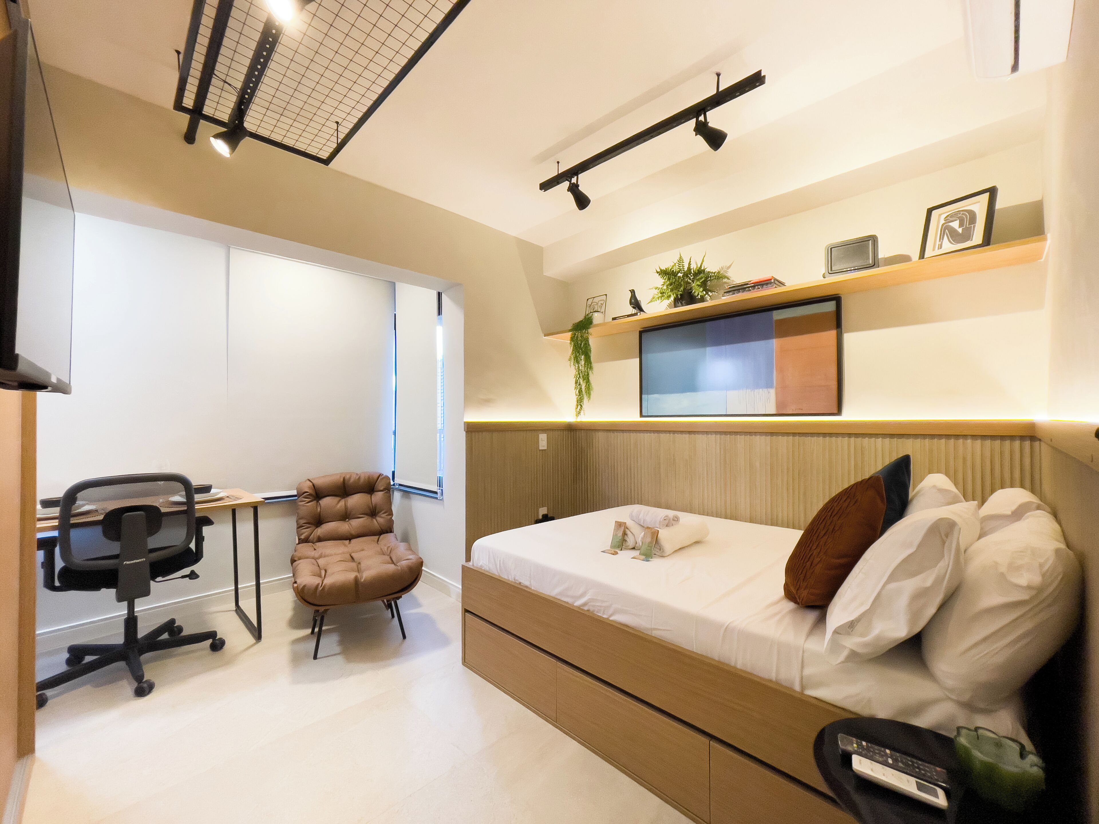 Estúdio conforto, vista para a cidade | Roupas de cama antialérgicas, espaço de trabalho para notebook