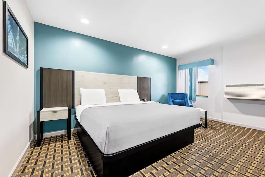 Elegant King Room W/ Free Parking Near Huntsville Museum Of Art. 3.0 Miles Away - 亨茨維爾