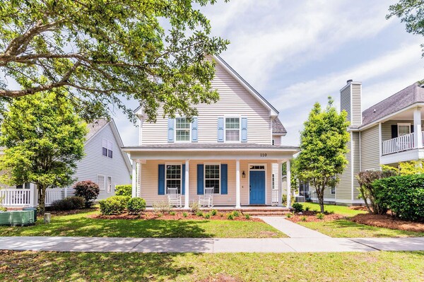 Dogs Welcome! Adorable 3-bedroom Coastal Home In Historic Old Town Bluffton - Crystal Lake, Bluffton