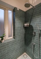 Apartamento, 3 quartos, sacada | Banheiro | Produtos de toalete grátis, toalhas de banho, sabonete, shampoo