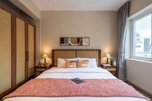 Apartamento, 3 quartos, varanda | Cofre no quarto, ferro/tábua de engomar, Wi-fi grátis 