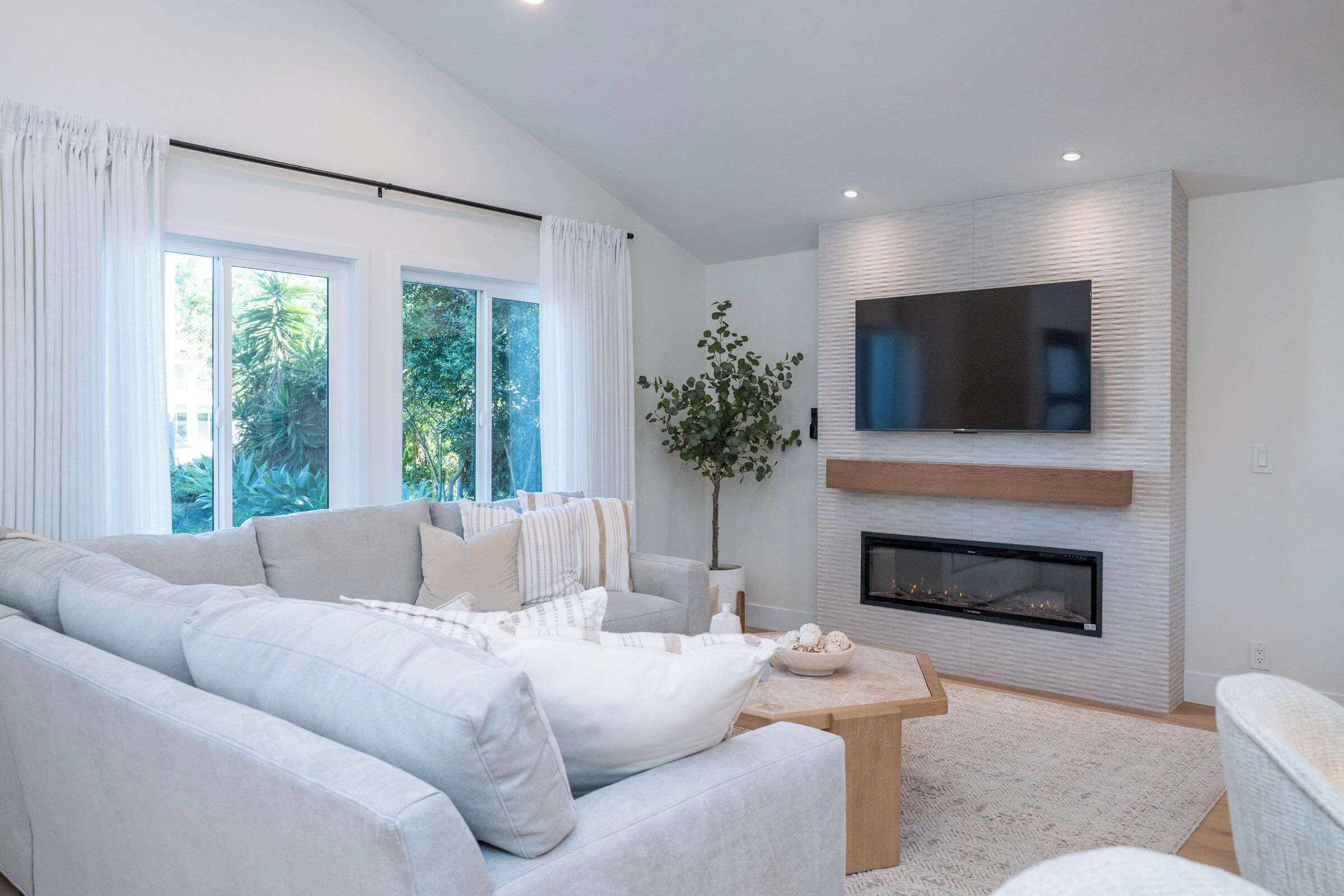 Coastal Encinitas Oasis: Arcade, Pool, Spa, Putting Green, Minutes To Beach! - Encinitas, CA