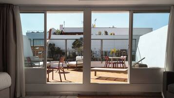 One-Bedroom Apt with rooftop terrace | Terraço/pátio