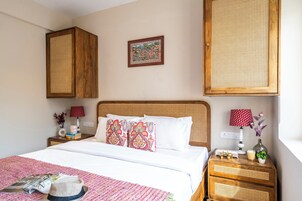 Apartamento, 2 quartos, cozinha | Cofre no quarto, cortinas/cortinados opacos, ferro/tábua de engomar 