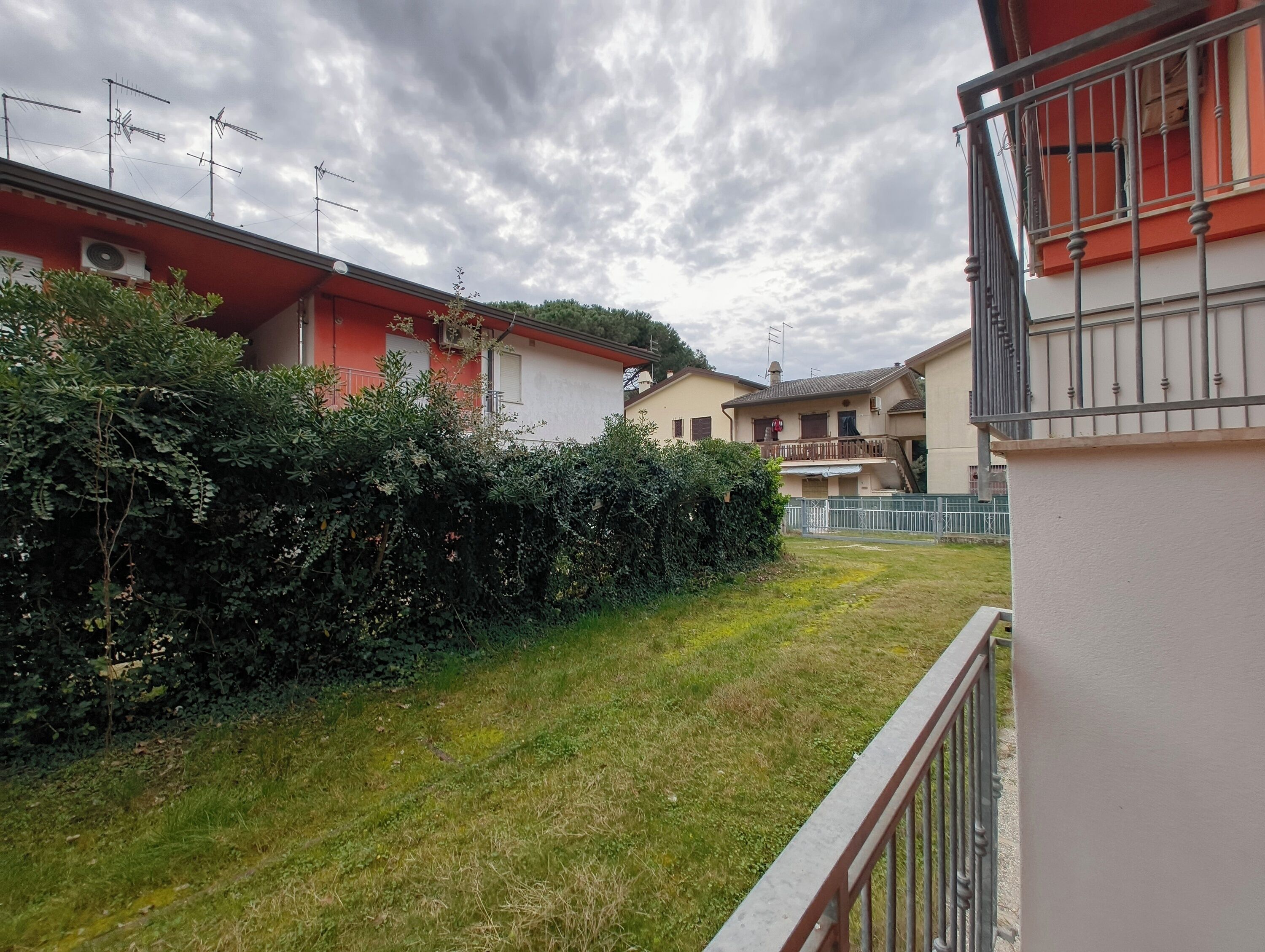 Apartamento, 2 quartos, varanda, vista para o jardim | Terrenos do alojamento