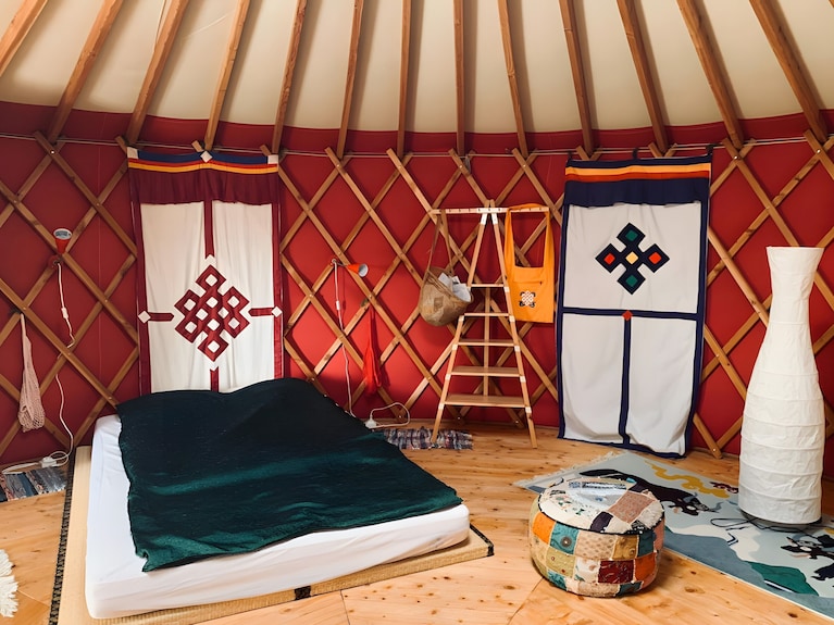 Chambre Dhôtes « Yourte » Avec Vue Sur La Montagne Et Jardin Partagé - Haute-Loire