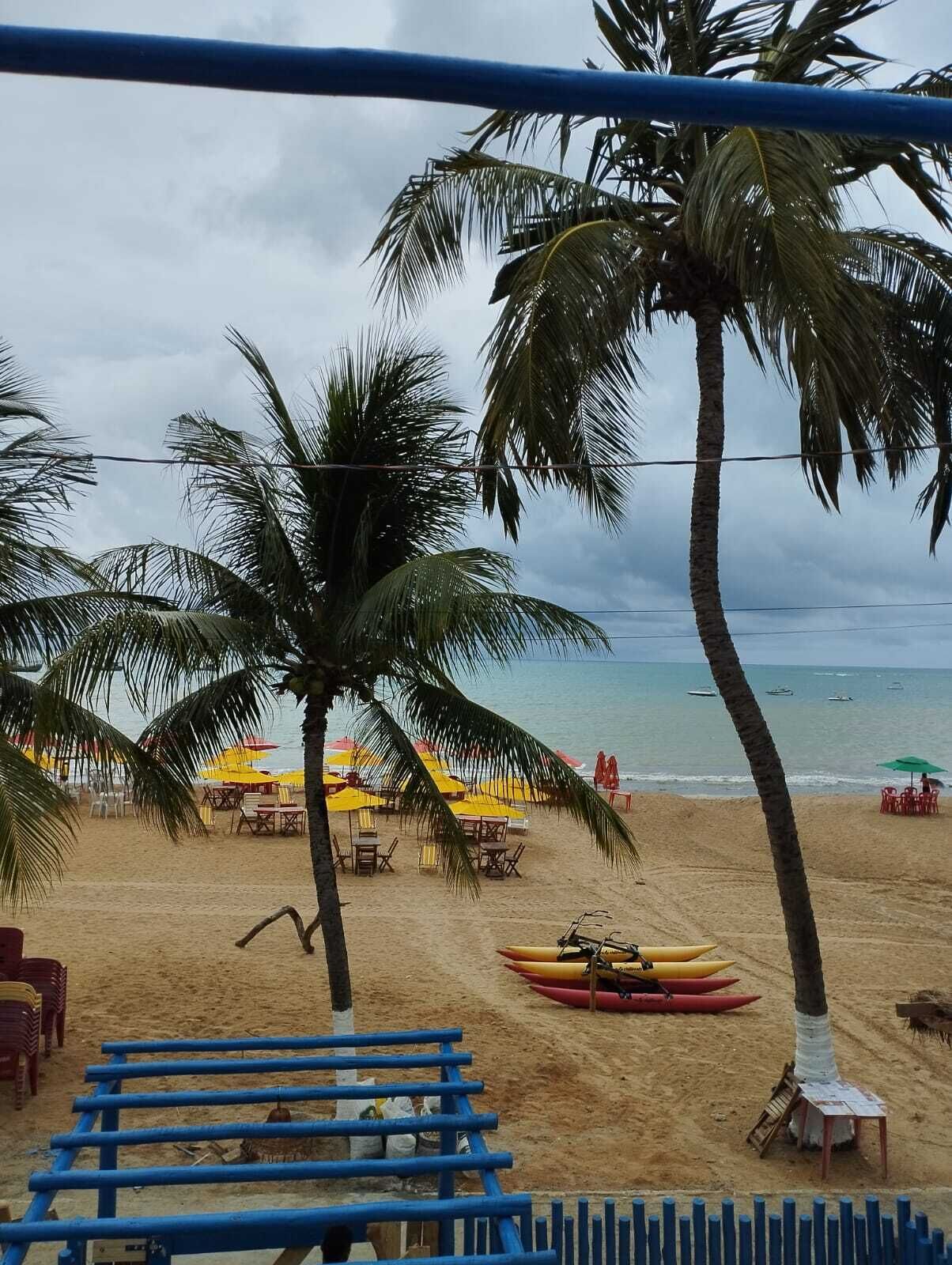 Na praia, areia branca 