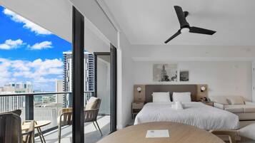 Estúdio, varanda, Vista para a cidade | Roupa de alta qualidade, cortinas/cortinados opacos