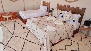 Quarto Triplo Deluxe, vista para a montanha | Com decoração personalizada