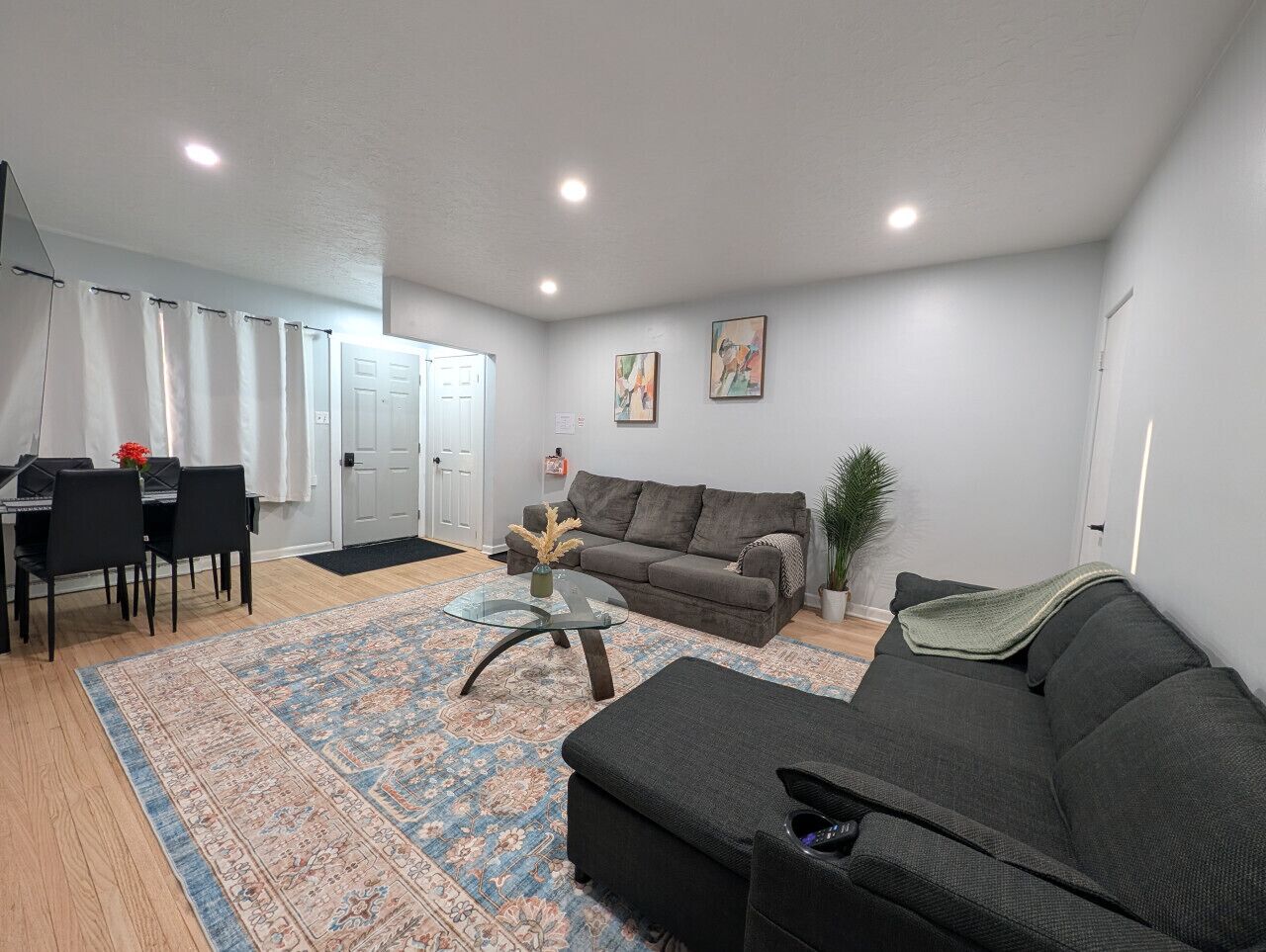 2br Suite Near Yyc Airport & Downtown, Uofc, Sait - 4404  Up - 