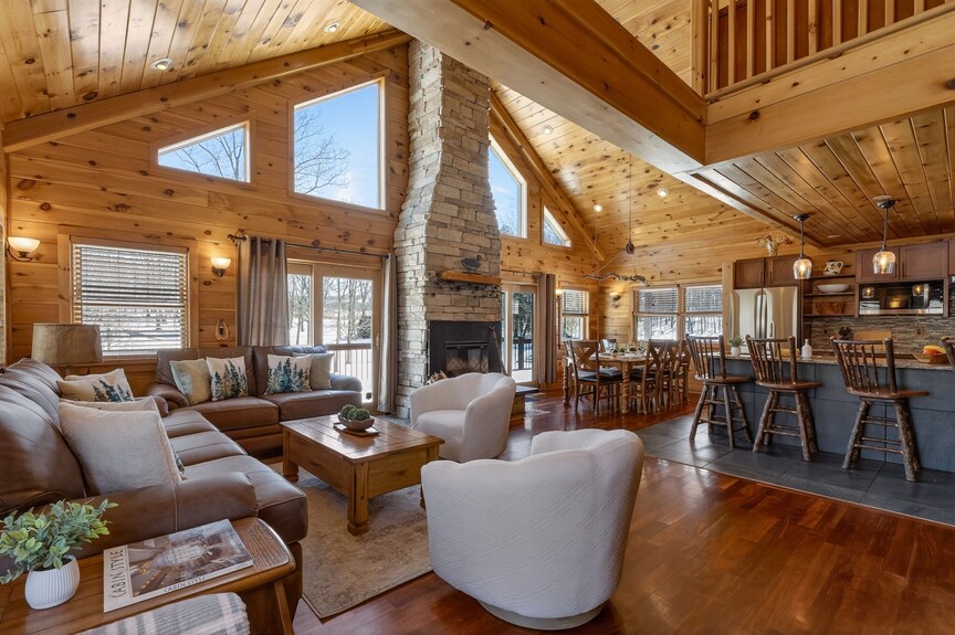 Private Cabin Retreat-heated Pool/hot Tub/tiki Bar - Finger Lakes, NY