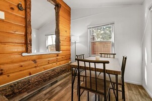 Casa Básica, vista para a montanha | Restaurantes