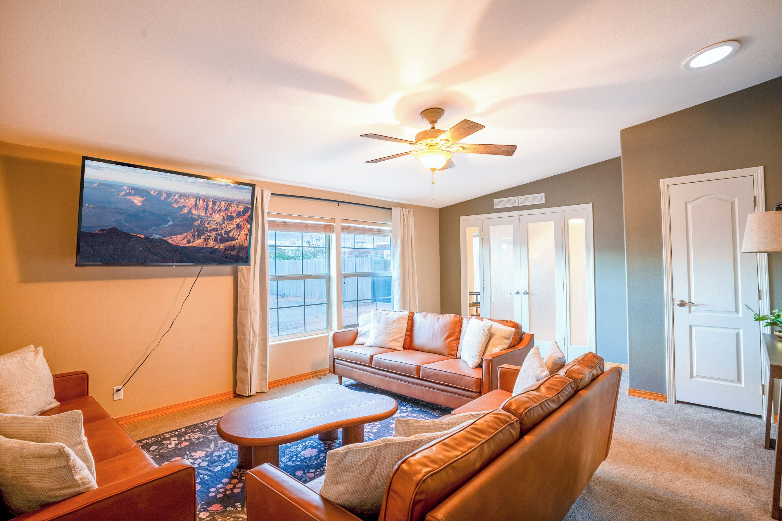 Haven In The Canyons - Hot Tub / King Bed / Boat Parking - Page, AZ