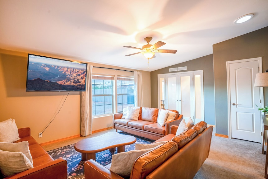 Haven In The Canyons - Hot Tub / King Bed / Boat Parking - Page, AZ