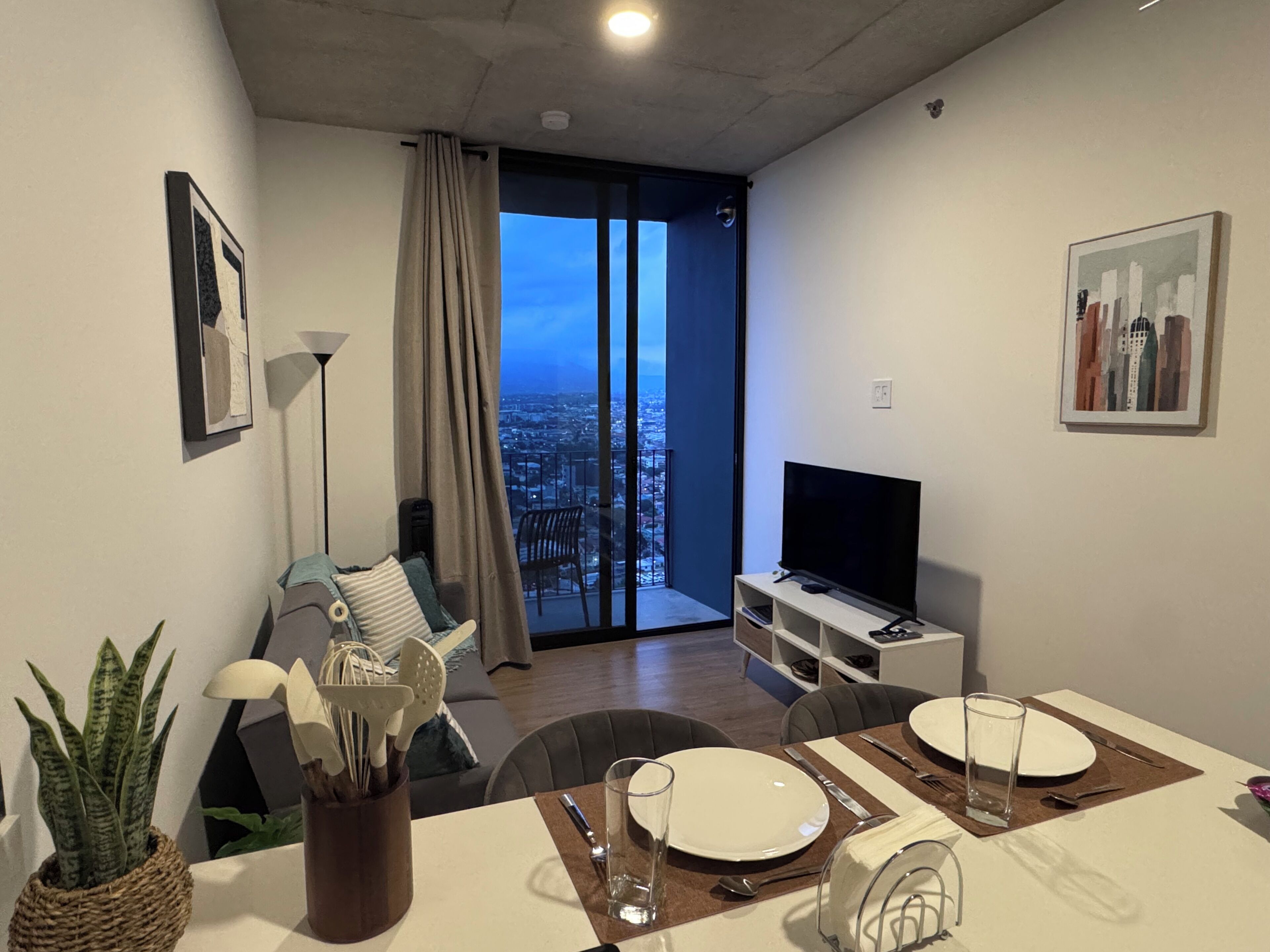 Piso 27 En Escalante Con Vista Panorámica - San José