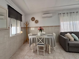 Apartamento conforto, vista para a cidade | Opções para refeição