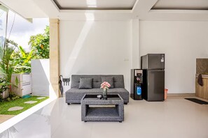 Vila superior, sacada, vista para o jardim | Área de estar