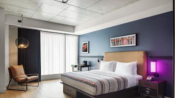 Quarto, 1 cama king-size | Roupa hipoalergénica, minibar, cofre no quarto, Wi-fi grátis