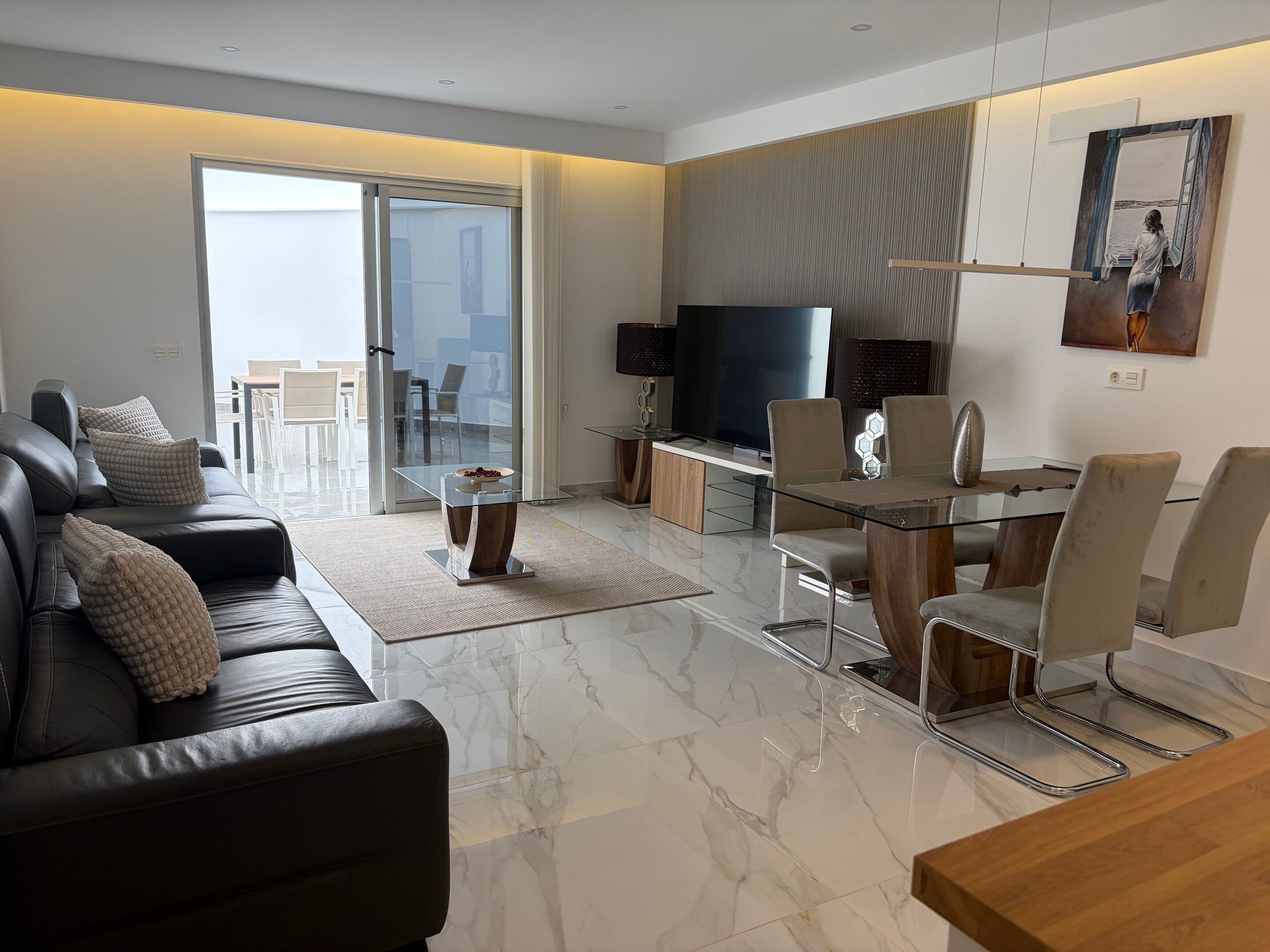 Stunning 3 Bedroom 2 Bathroom Just A 6 Minute Walk To Main Beach. - Puerto del Carmen