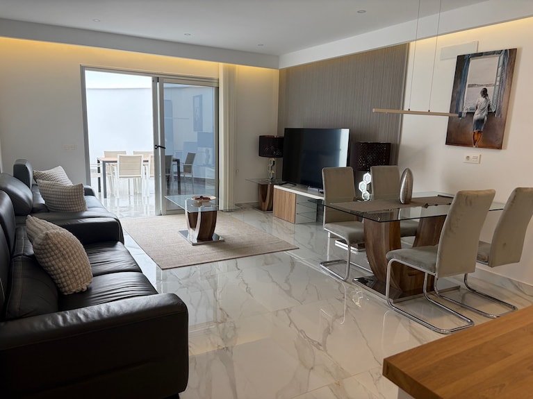 Stunning 3 Bedroom 2 Bathroom Just A 6 Minute Walk To Main Beach. - Puerto del Carmen