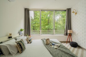 Apartamento, 2 quartos, varanda | Cofre no quarto, ferro/tábua de engomar, Wi-fi grátis