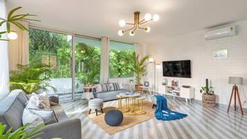 Apartamento, 2 quartos, varanda | Sala de estar