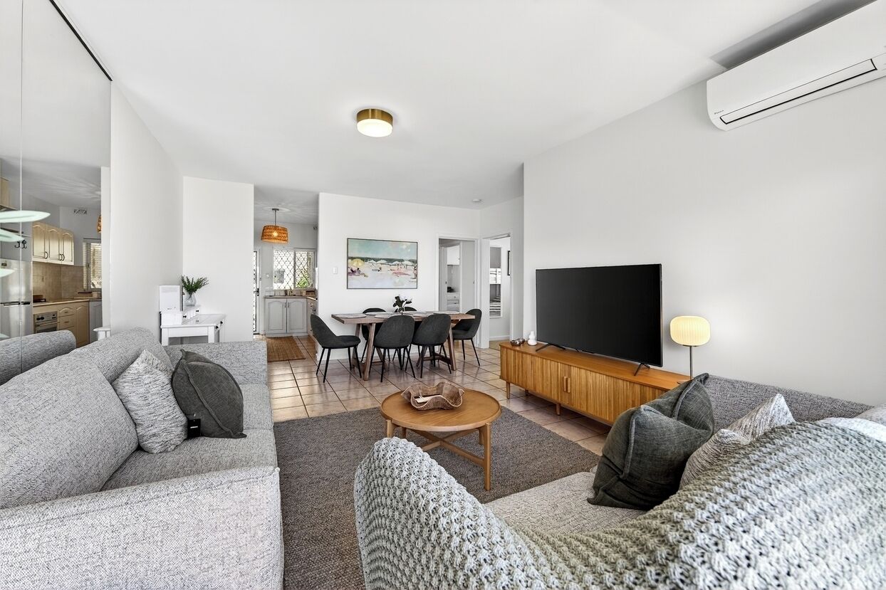 Ocean Breeze  Walk To Cottesloe Beach, Light-filled Coastal Apartment - Cottesloe
