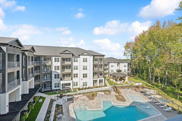 Landing Apartments Near Lakes Of Forest Hill - ジャーマンタウン, TN