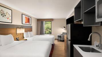 Suite, 2 camas queen-size, não fumadores | Wi-fi grátis