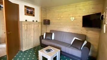 Apartamento família, vista para o jardim | Área de estar