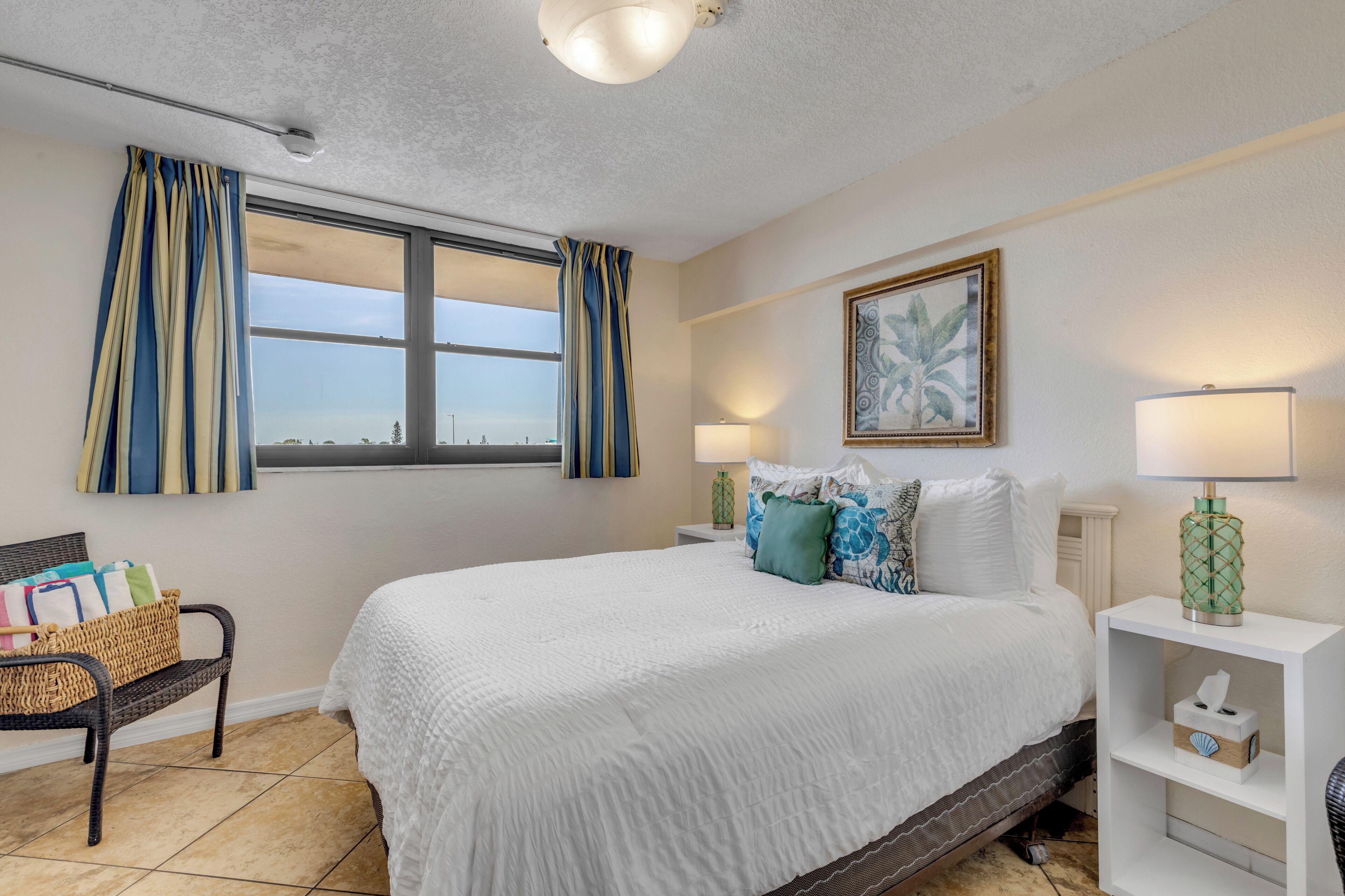 Hawaiian Oceanfront Resort Condo With Pool - Daytona Beach Shores, FL