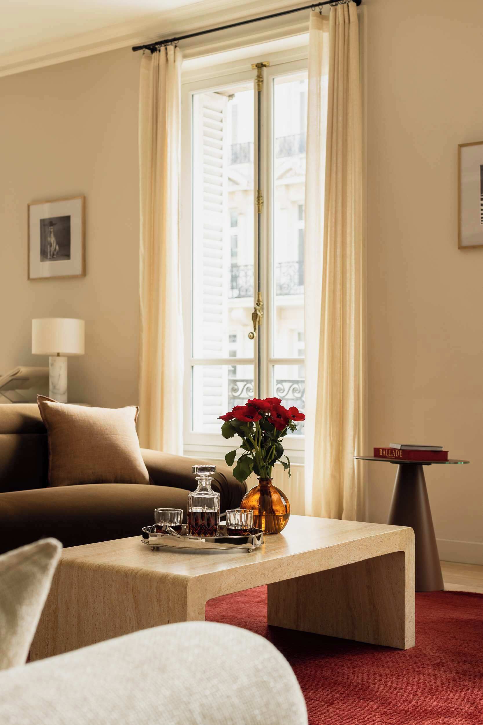 Montaigne Collection I 3br 6p Triangle D Or - Paris