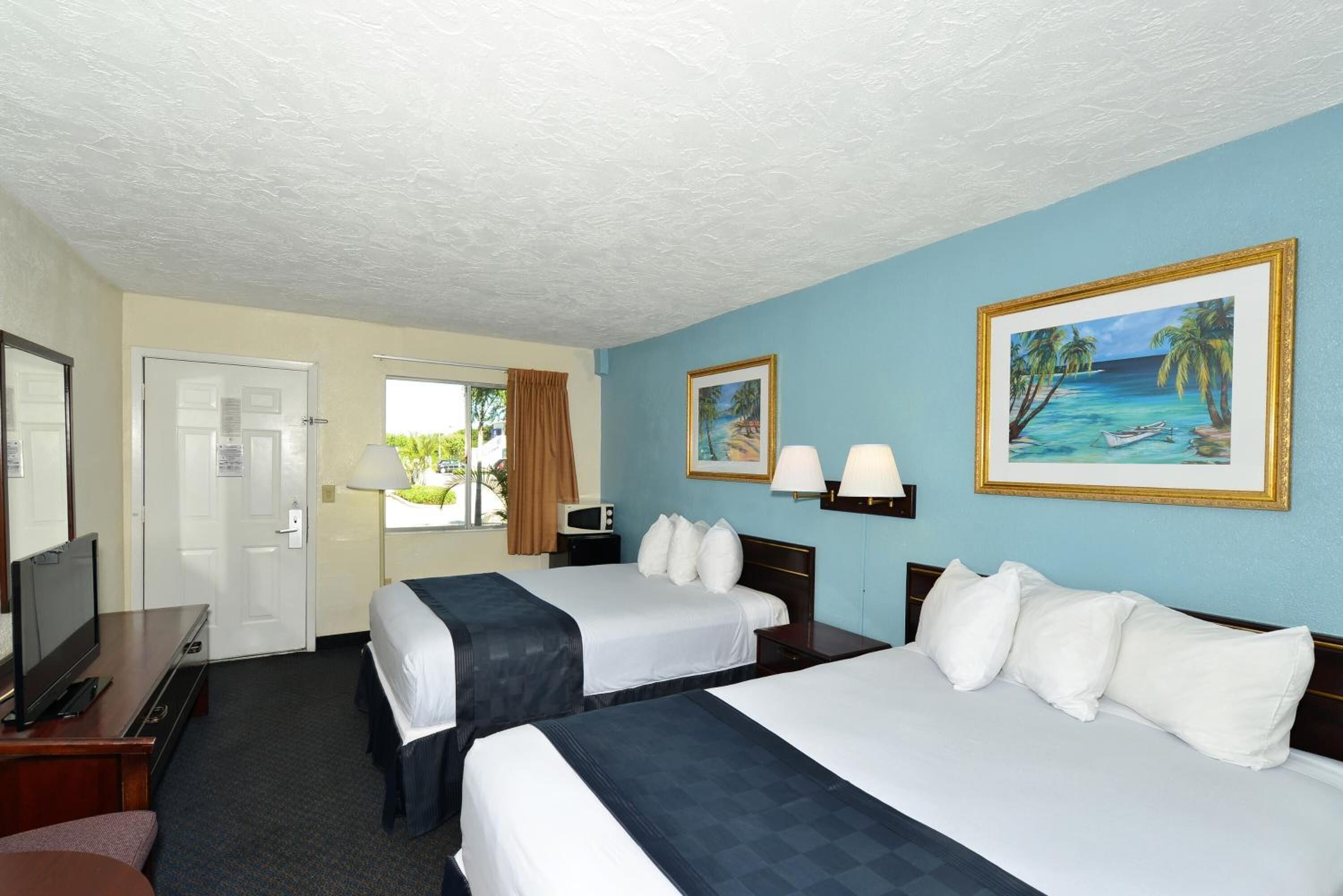 Enjoy Relaxation In Family-friendly Room Near Ellenton Premium Outlet - 5.1miles - Bradenton, FL