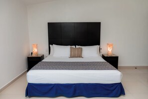 Suite-Estúdio Comfort, 1 cama king-size, casa de banho privativa | Vista do quarto