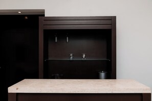 Suite-Estúdio Elite, 1 cama king-size, varanda, Vista para a cidade | Minibar