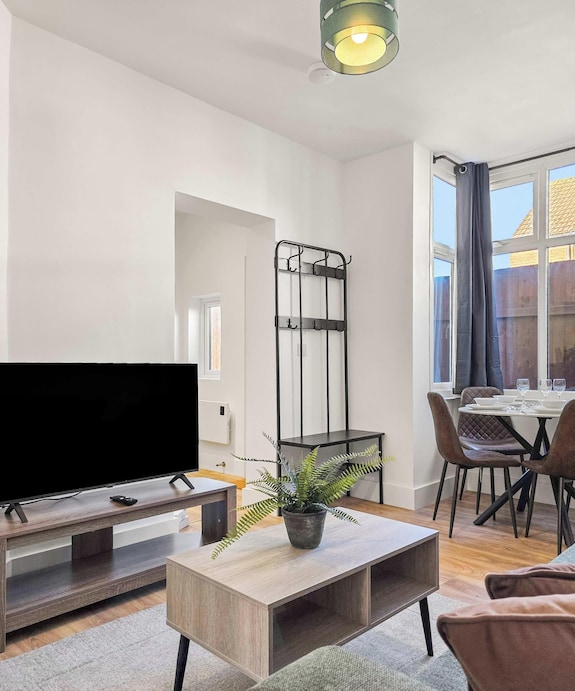 234 Birstol Rd Apt, Gloucester - Painswick