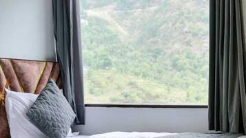 Quarto casal ou duplo luxo, varanda, vista para a montanha